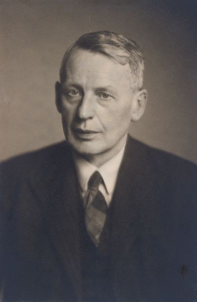 Referee's report by George Paget Thomson, on a paper 'The atomic ...