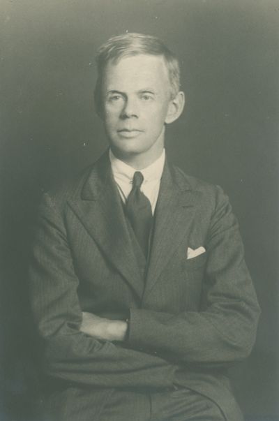 Referee's report by Thomas Martin Lowry, on a paper 'The structure of ...